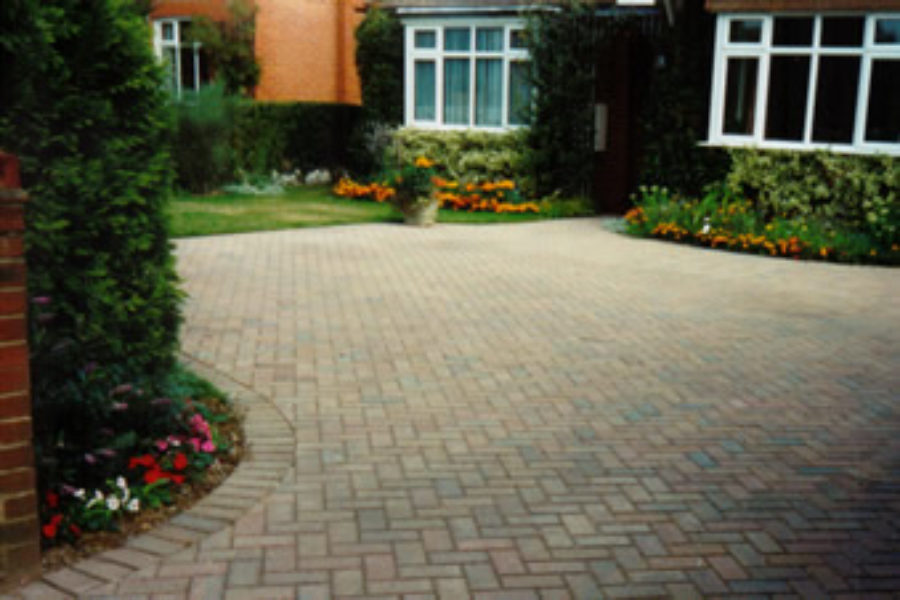 Designing Front Gardens & Driveways - ALDA Landscapes