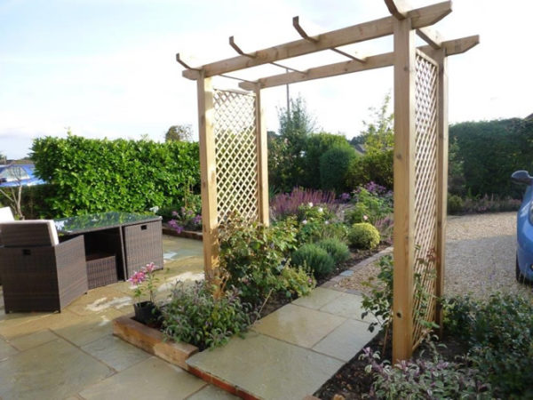 How to cope with... an open plan front garden - a case study - ALDA ...