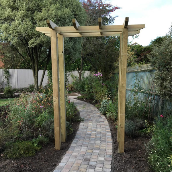 How to add interest to a wide border - ALDA Landscapes