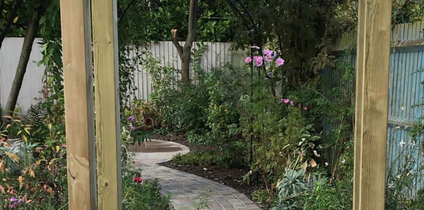 How to add interest to a wide border - ALDA Landscapes