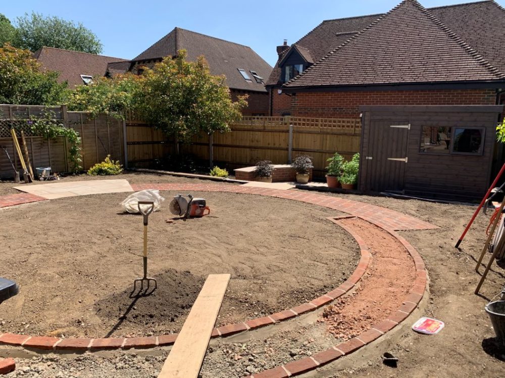 Curved lines transform a garden in Thatcham - ALDA Landscapes